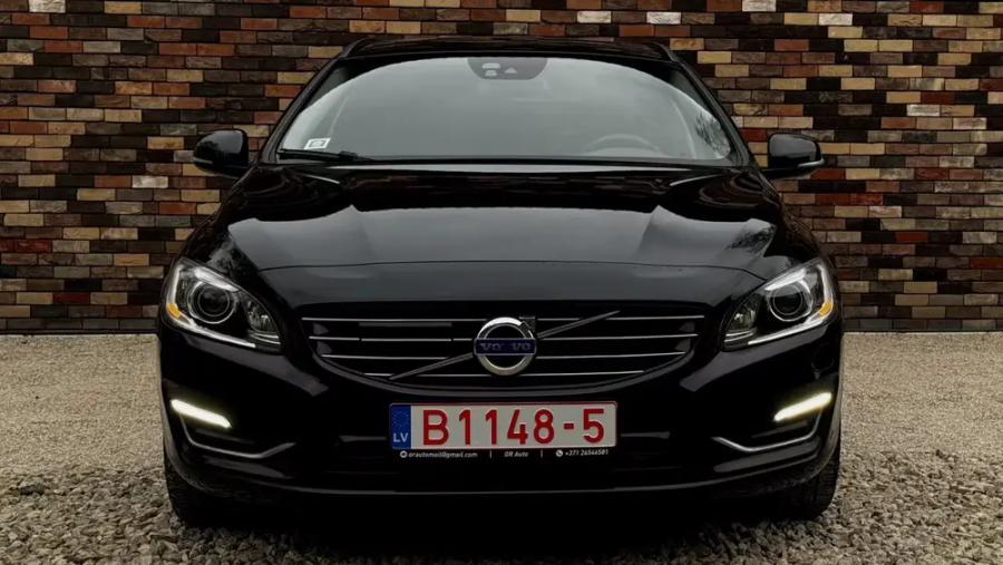 Black Volvo V60 2014 in Riga, with an engine capacity of 2.40 L and mileage of 149 thousand km for 13000 €, photo 6 on AUTOMOTO.COM.LV