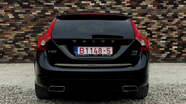 Black Volvo V60 2014 in Riga, with an engine capacity of 2.40 L and mileage of 149 thousand km for 13000 €, photo 6 on AUTOMOTO.COM.LV
