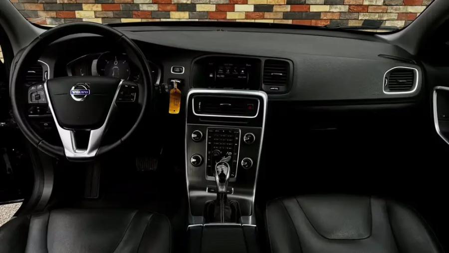 Black Volvo V60 2014 in Riga, with an engine capacity of 2.40 L and mileage of 149 thousand km for 13000 €, photo 14 on AUTOMOTO.COM.LV
