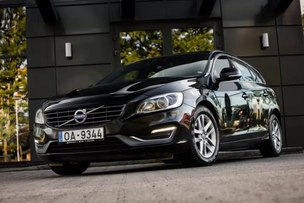 Melns Volvo V60 2014 Jelgava, ar dzinēja tilpumu 2.00 L un nobraukumu 262 tūkst. km par 7490 €, foto 2 vietnē AUTOMOTO.COM.LV