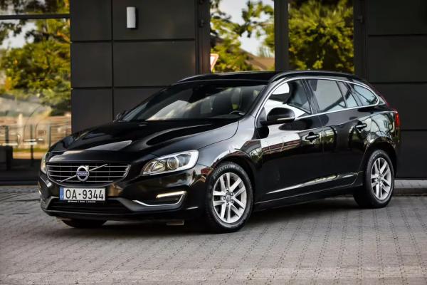 Melns Volvo V60 2014 Jelgava, ar dzinēja tilpumu 2.00 L un nobraukumu 262 tūkst. km par 7490 €, foto 4 vietnē AUTOMOTO.COM.LV