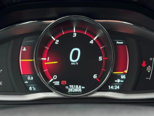 Melns Volvo V60 2014 Rīga, ar dzinēja tilpumu 2.00 L un nobraukumu 262 tūkst. km par 7990 €, foto 8 vietnē AUTOMOTO.COM.LV