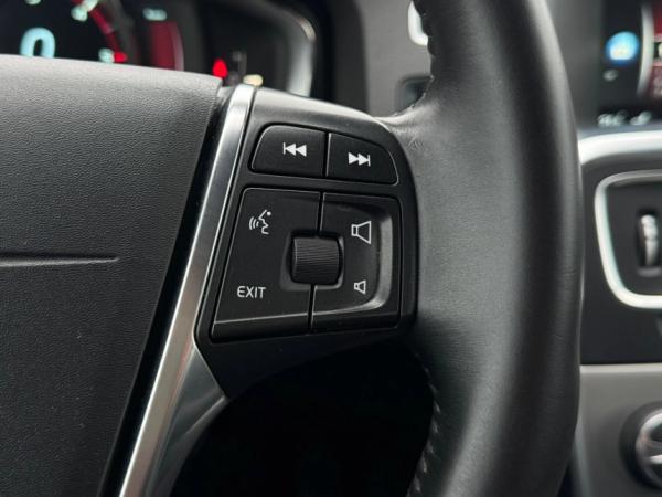 Melns Volvo V60 2014 Rīga, ar dzinēja tilpumu 2.00 L un nobraukumu 262 tūkst. km par 7990 €, foto 9 vietnē AUTOMOTO.COM.LV