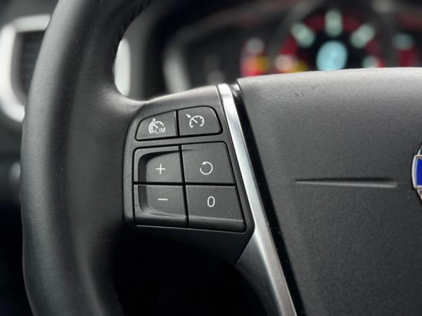 Melns Volvo V60 2014 Rīga, ar dzinēja tilpumu 2.00 L un nobraukumu 262 tūkst. km par 7990 €, foto 10 vietnē AUTOMOTO.COM.LV