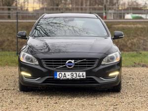 Melns Volvo V60 2014 Rīga, ar dzinēja tilpumu 2.00 L un nobraukumu 262 tūkst. km par 7990 €, foto  vietnē AUTOMOTO.COM.LV