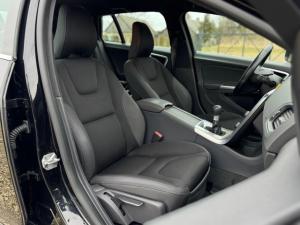 Melns Volvo V60 2014 Rīga, ar dzinēja tilpumu 2.00 L un nobraukumu 262 tūkst. km par 7990 €, foto 3 vietnē AUTOMOTO.COM.LV