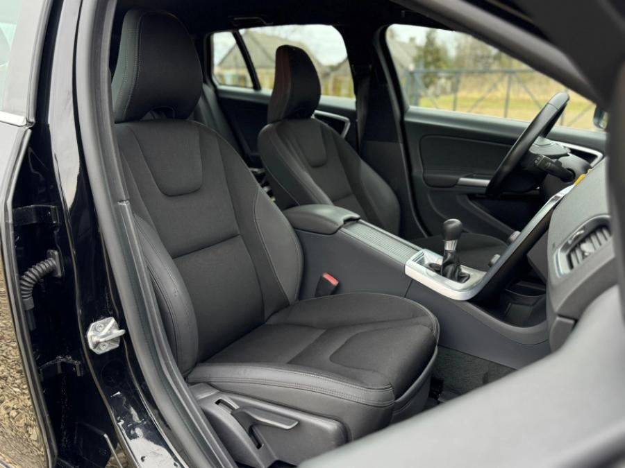 Melns Volvo V60 2014 Rīga, ar dzinēja tilpumu 2.00 L un nobraukumu 262 tūkst. km par 7990 €, foto 3 vietnē AUTOMOTO.COM.LV