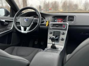 Melns Volvo V60 2014 Rīga, ar dzinēja tilpumu 2.00 L un nobraukumu 262 tūkst. km par 7990 €, foto 4 vietnē AUTOMOTO.COM.LV