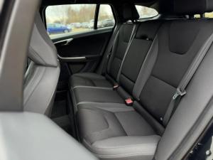 Melns Volvo V60 2014 Rīga, ar dzinēja tilpumu 2.00 L un nobraukumu 262 tūkst. km par 7990 €, foto 6 vietnē AUTOMOTO.COM.LV