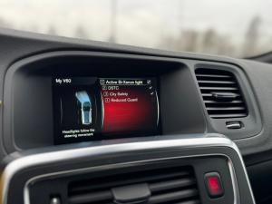 Melns Volvo V60 2014 Rīga, ar dzinēja tilpumu 2.00 L un nobraukumu 262 tūkst. km par 7990 €, foto 8 vietnē AUTOMOTO.COM.LV