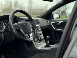Melns Volvo V60 2014 Rīga, ar dzinēja tilpumu 2.00 L un nobraukumu 262 tūkst. km par 7990 €, foto 12 vietnē AUTOMOTO.COM.LV