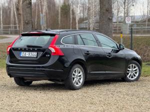 Melns Volvo V60 2014 Rīga, ar dzinēja tilpumu 2.00 L un nobraukumu 262 tūkst. km par 7990 €, foto 13 vietnē AUTOMOTO.COM.LV