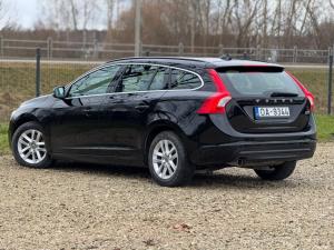 Melns Volvo V60 2014 Rīga, ar dzinēja tilpumu 2.00 L un nobraukumu 262 tūkst. km par 7990 €, foto 14 vietnē AUTOMOTO.COM.LV