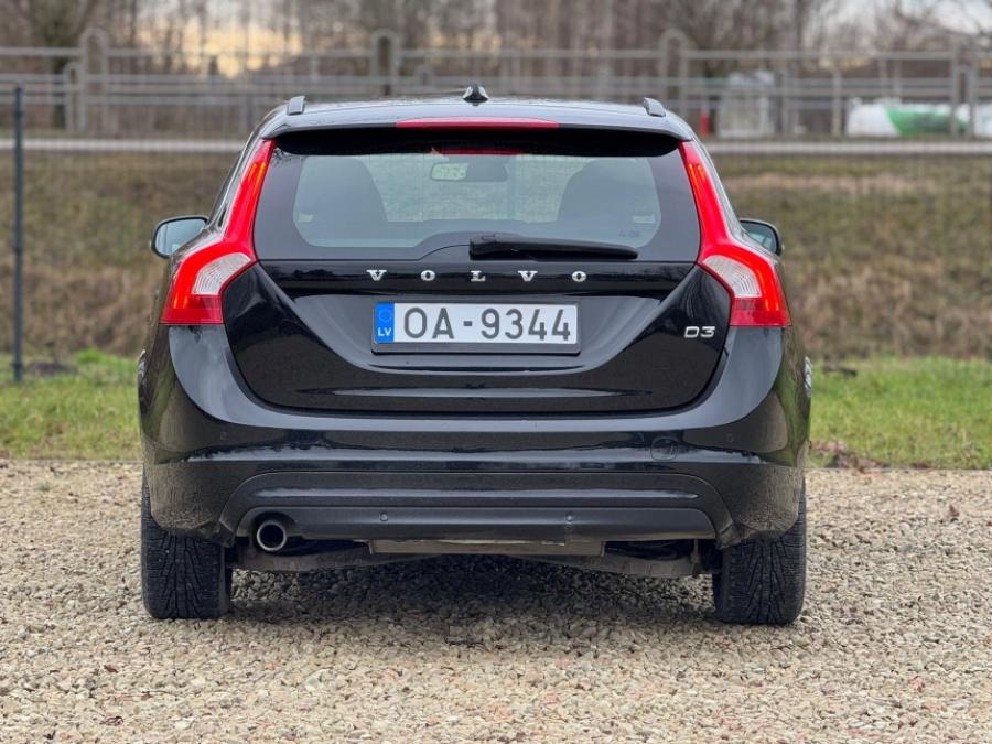 Melns Volvo V60 2014 Rīga, ar dzinēja tilpumu 2.00 L un nobraukumu 262 tūkst. km par 7990 €, foto 15 vietnē AUTOMOTO.COM.LV