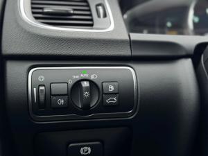 Melns Volvo V60 2014 Rīga, ar dzinēja tilpumu 2.00 L un nobraukumu 262 tūkst. km par 7990 €, foto 18 vietnē AUTOMOTO.COM.LV