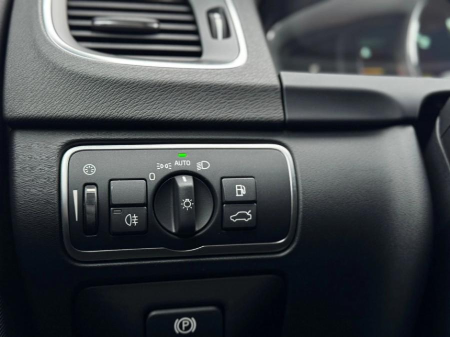 Melns Volvo V60 2014 Rīga, ar dzinēja tilpumu 2.00 L un nobraukumu 262 tūkst. km par 7990 €, foto 18 vietnē AUTOMOTO.COM.LV