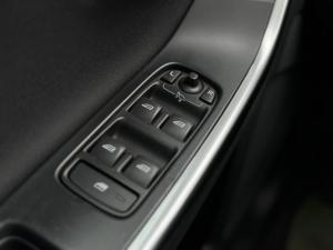 Melns Volvo V60 2014 Rīga, ar dzinēja tilpumu 2.00 L un nobraukumu 262 tūkst. km par 7990 €, foto 19 vietnē AUTOMOTO.COM.LV