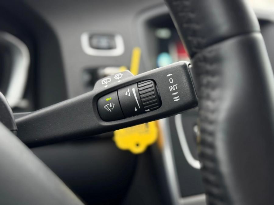 Melns Volvo V60 2014 Rīga, ar dzinēja tilpumu 2.00 L un nobraukumu 262 tūkst. km par 7990 €, foto 21 vietnē AUTOMOTO.COM.LV