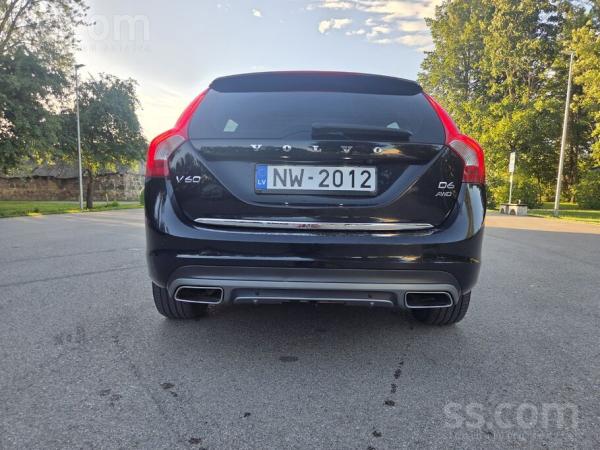 Melns Volvo V60 2014 Jēkabpils, ar dzinēja tilpumu 2.40 L un nobraukumu 334 tūkst. km par 9000 €, foto 4 vietnē AUTOMOTO.COM.LV