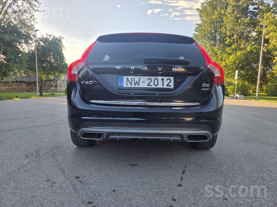 Melns Volvo V60 2014 Jēkabpils, ar dzinēja tilpumu 2.40 L un nobraukumu 334 tūkst. km par 8400 €, foto 4 vietnē AUTOMOTO.COM.LV