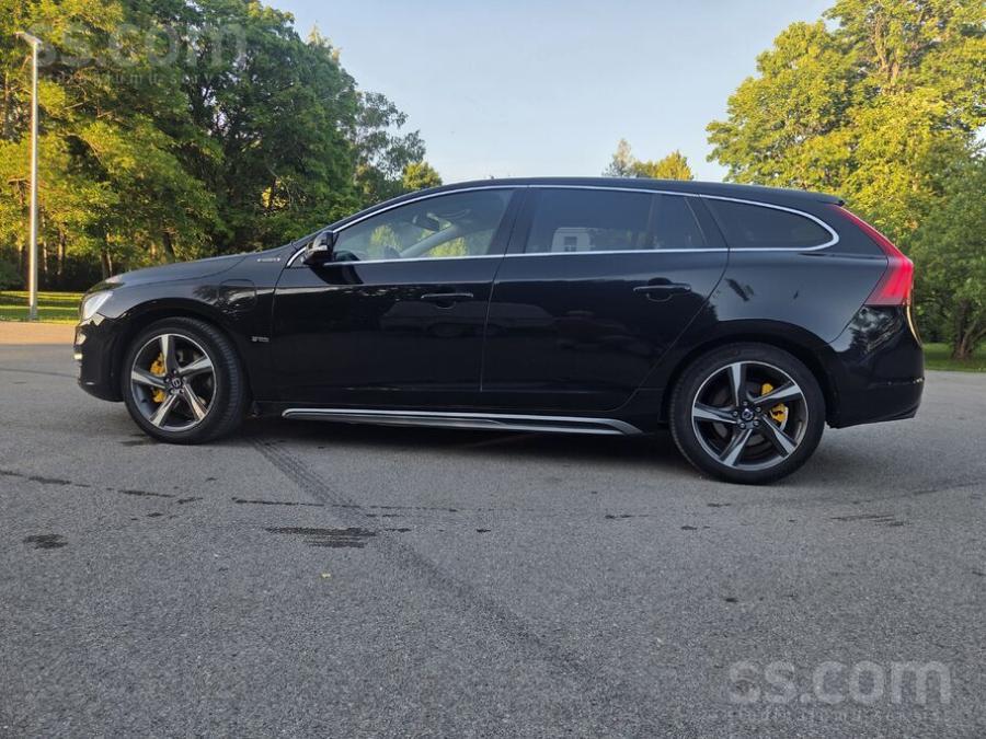 Melns Volvo V60 2014 Jēkabpils, ar dzinēja tilpumu 2.40 L un nobraukumu 334 tūkst. km par 8400 €, foto 6 vietnē AUTOMOTO.COM.LV
