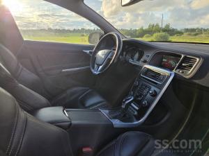 Melns Volvo V60 2014 Jēkabpils, ar dzinēja tilpumu 2.40 L un nobraukumu 334 tūkst. km par 8400 €, foto 7 vietnē AUTOMOTO.COM.LV