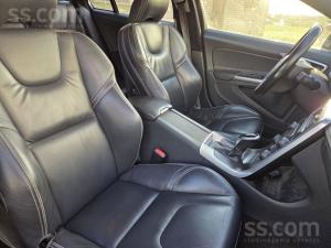 Melns Volvo V60 2014 Jēkabpils, ar dzinēja tilpumu 2.40 L un nobraukumu 334 tūkst. km par 8400 €, foto 8 vietnē AUTOMOTO.COM.LV