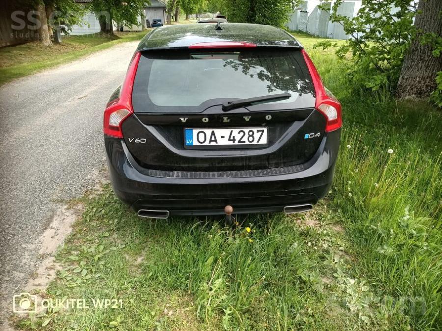 Melns Volvo V60 2014 Tukums, ar dzinēja tilpumu 2.00 L un nobraukumu 291 tūkst. km par 8500 €, foto 3 vietnē AUTOMOTO.COM.LV