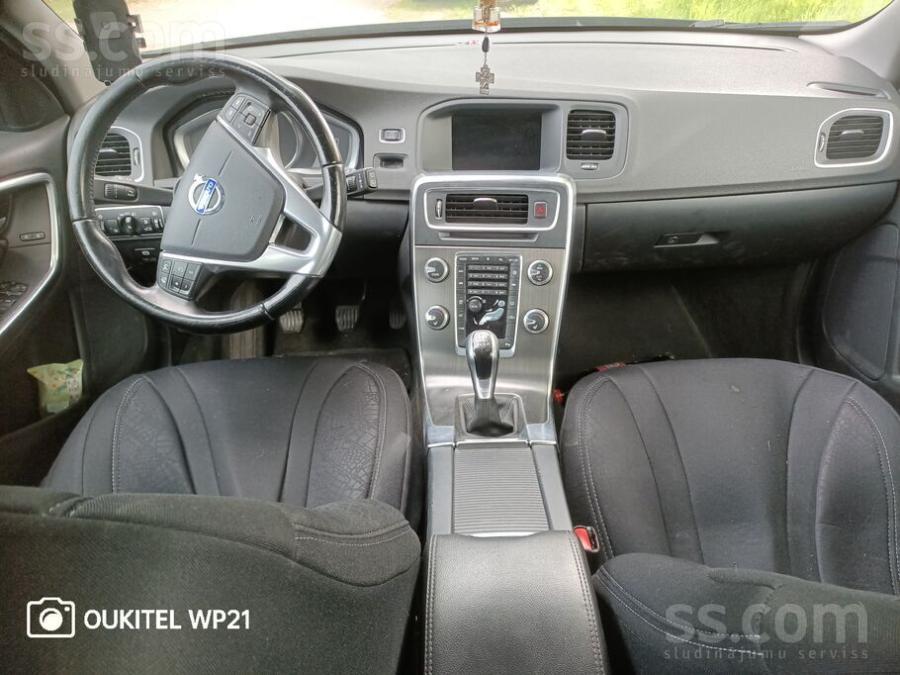 Melns Volvo V60 2014 Tukums, ar dzinēja tilpumu 2.00 L un nobraukumu 291 tūkst. km par 8500 €, foto 4 vietnē AUTOMOTO.COM.LV