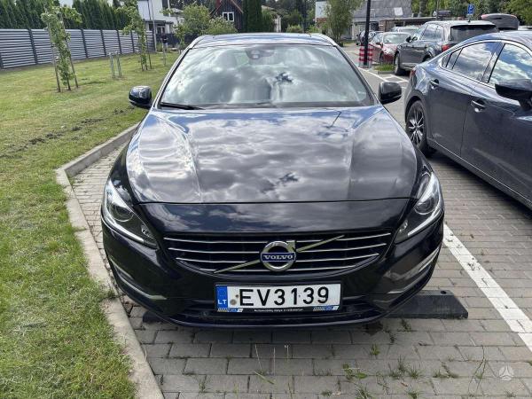 Black Volvo V60 2014 in Vilnius, with an engine capacity of 2.40 L and mileage of 239 thousand km for 4500 €, photo 2 on AUTOMOTO.COM.LV