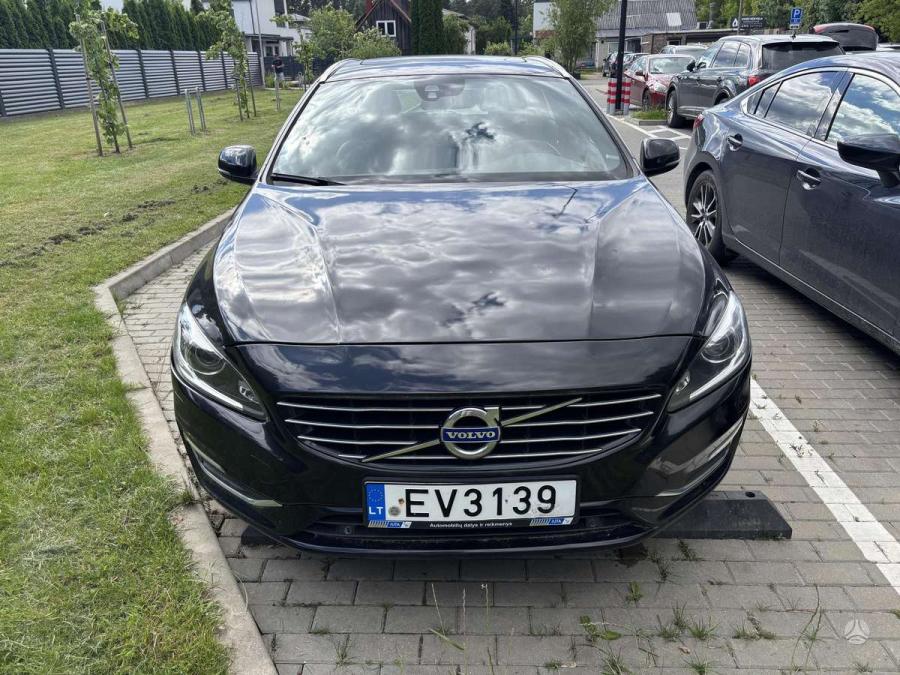 Black Volvo V60 2014 in Vilnius, with an engine capacity of 2.40 L and mileage of 239 thousand km for 4500 €, photo 3 on AUTOMOTO.COM.LV