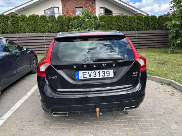Black Volvo V60 2014 in Vilnius, with an engine capacity of 2.40 L and mileage of 239 thousand km for 4500 €, photo 5 on AUTOMOTO.COM.LV
