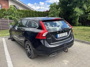 Black Volvo V60 2014 in Vilnius, with an engine capacity of 2.40 L and mileage of 239 thousand km for 4500 €, photo 7 on AUTOMOTO.COM.LV