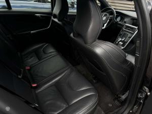 Black Volvo V60 2014 in Vilnius, with an engine capacity of 2.40 L and mileage of 239 thousand km for 4500 €, photo 12 on AUTOMOTO.COM.LV