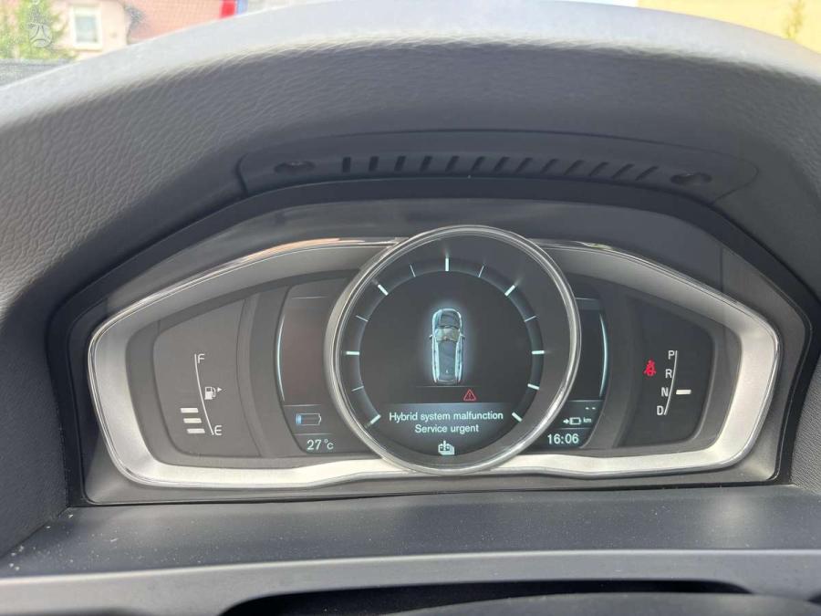 Black Volvo V60 2014 in Vilnius, with an engine capacity of 2.40 L and mileage of 239 thousand km for 4500 €, photo 13 on AUTOMOTO.COM.LV