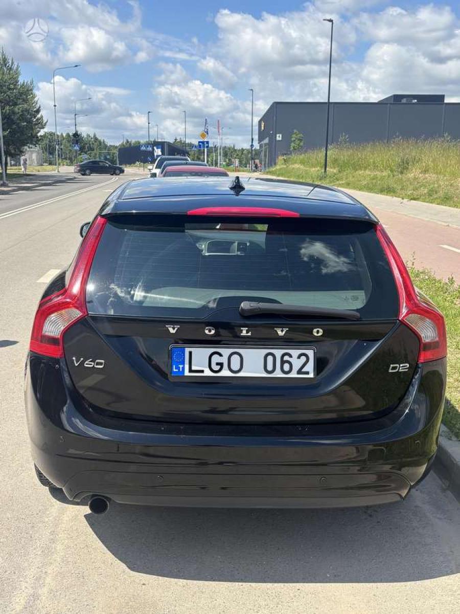 Black Volvo V60 2014 in Vilnius, with an engine capacity of 1.56 L and mileage of 221 thousand km for 4600 €, photo 7 on AUTOMOTO.COM.LV