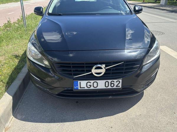 Melns Volvo V60 2014 Viļņa, ar dzinēja tilpumu 1.56 L un nobraukumu 221 tūkst. km par 4600 €, foto 10 vietnē AUTOMOTO.COM.LV