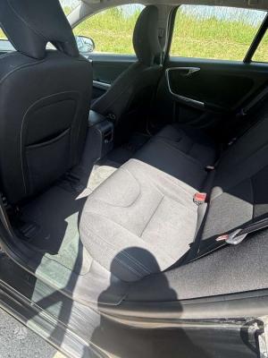 Black Volvo V60 2014 in Vilnius, with an engine capacity of 1.56 L and mileage of 221 thousand km for 4600 €, photo 15 on AUTOMOTO.COM.LV
