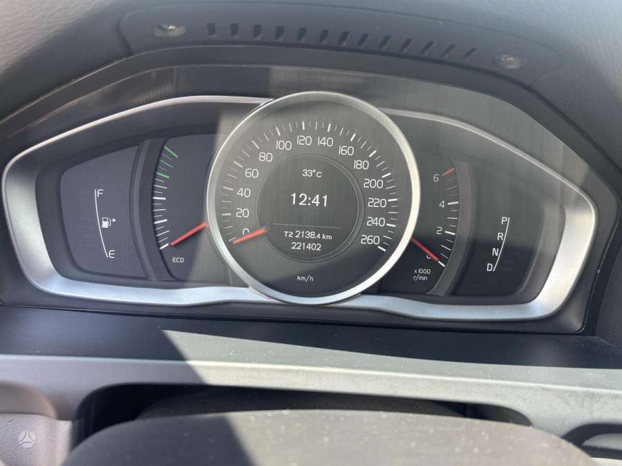 Black Volvo V60 2014 in Vilnius, with an engine capacity of 1.56 L and mileage of 221 thousand km for 4600 €, photo 17 on AUTOMOTO.COM.LV