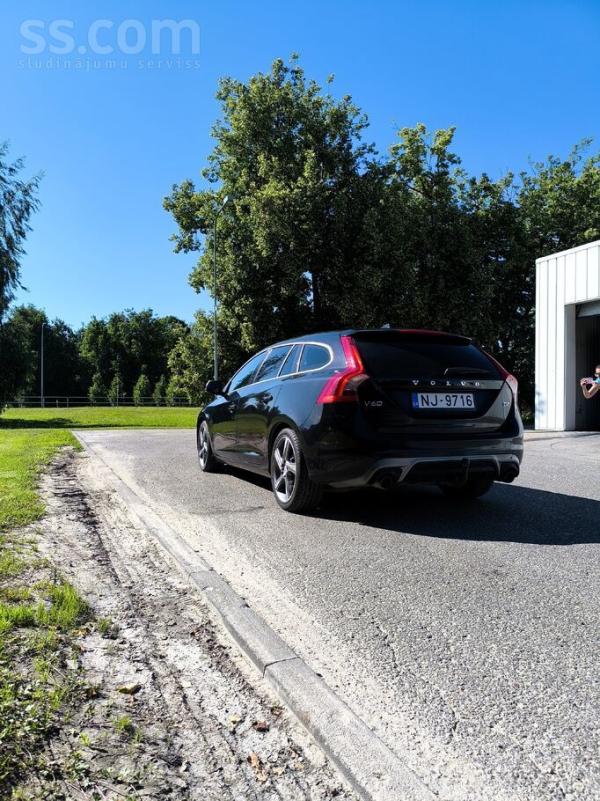 Melns Volvo V60 2014 Jēkabpils, ar dzinēja tilpumu 1.60 L un nobraukumu 287 tūkst. km par 6200 €, foto 9 vietnē AUTOMOTO.COM.LV