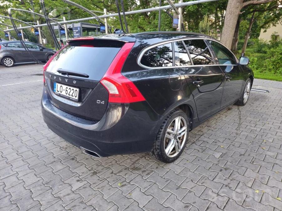 Black Volvo V60 2014 in Riga, with an engine capacity of 2.00 L and mileage of 285 thousand km for 6900 €, photo 6 on AUTOMOTO.COM.LV