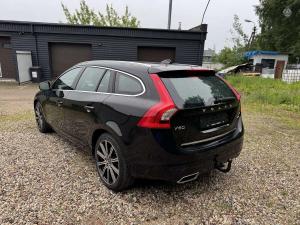 Black Volvo V60 2014 in Alytus, with an engine capacity of 2.40 L and mileage of 295 thousand km for 6500 €, photo 4 on AUTOMOTO.COM.LV