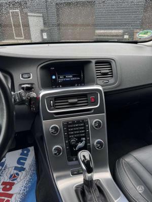 Black Volvo V60 2014 in Alytus, with an engine capacity of 2.40 L and mileage of 295 thousand km for 6500 €, photo 13 on AUTOMOTO.COM.LV