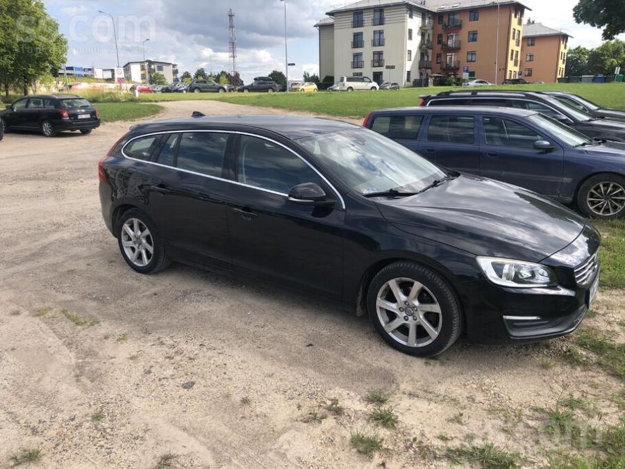 Melns Volvo V60 2014 Cēsis, ar dzinēja tilpumu 2.00 L un nobraukumu 252 tūkst. km par 3500 €, foto 4 vietnē AUTOMOTO.COM.LV