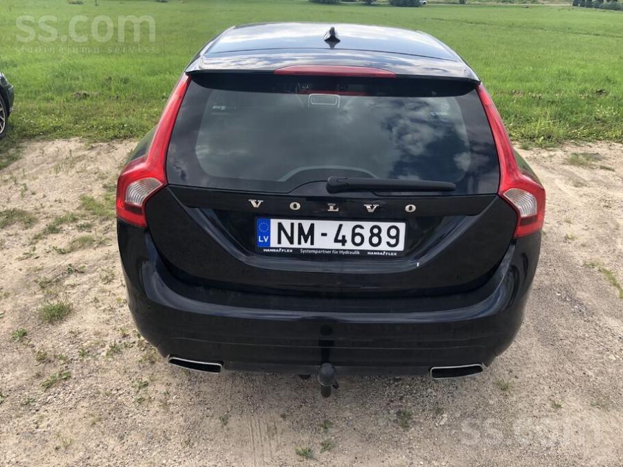 Melns Volvo V60 2014 Cēsis, ar dzinēja tilpumu 2.00 L un nobraukumu 252 tūkst. km par 3500 €, foto 5 vietnē AUTOMOTO.COM.LV