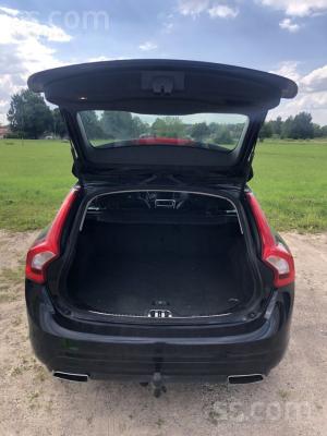 Melns Volvo V60 2014 Cēsis, ar dzinēja tilpumu 2.00 L un nobraukumu 252 tūkst. km par 3500 €, foto 6 vietnē AUTOMOTO.COM.LV
