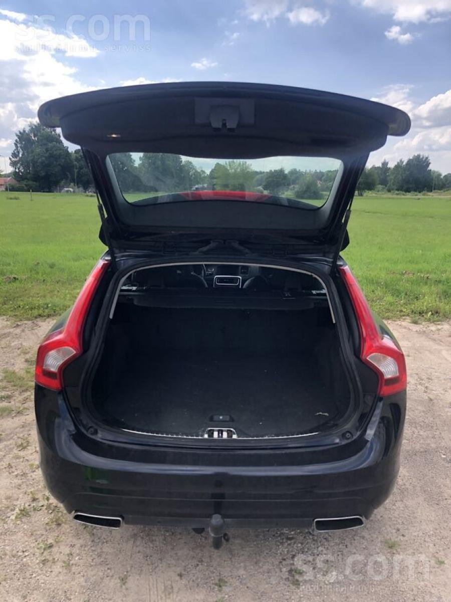 Melns Volvo V60 2014 Cēsis, ar dzinēja tilpumu 2.00 L un nobraukumu 252 tūkst. km par 3500 €, foto 6 vietnē AUTOMOTO.COM.LV