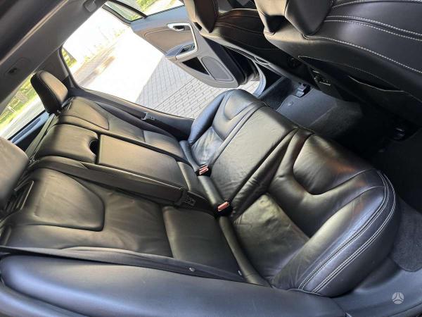Melns Volvo V60 2014 Alīta, ar dzinēja tilpumu 2.40 L un nobraukumu 359 tūkst. km par 8399 €, foto 10 vietnē AUTOMOTO.COM.LV