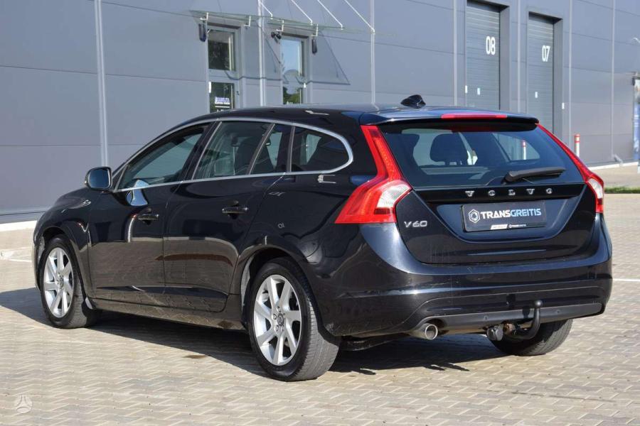 Melns Volvo V60 2014 Viļņa, ar dzinēja tilpumu 1.98 L un nobraukumu 190 tūkst. km par 7700 €, foto 9 vietnē AUTOMOTO.COM.LV