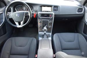 Melns Volvo V60 2014 Viļņa, ar dzinēja tilpumu 1.98 L un nobraukumu 190 tūkst. km par 7700 €, foto 15 vietnē AUTOMOTO.COM.LV
